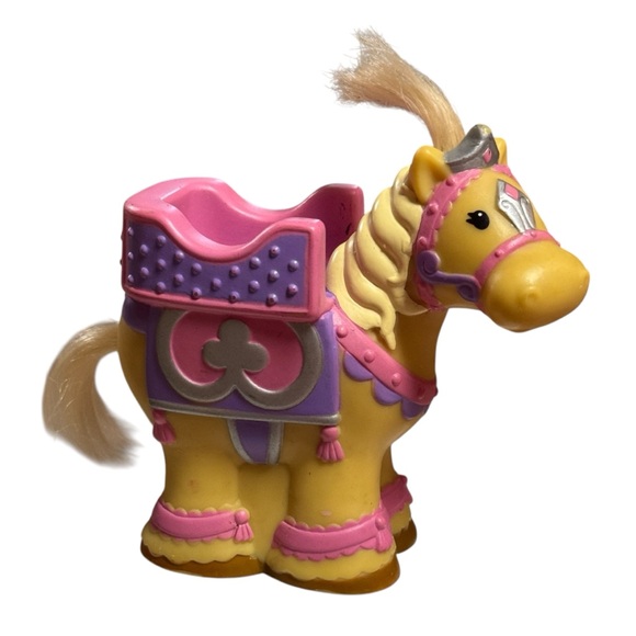 Fisher-Price | Toys | 206 Fisher Price Little People Lil Kingdom ...